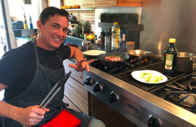 John Pardo, el venezolano que fusiona sabores sobre dos ruedas en ...