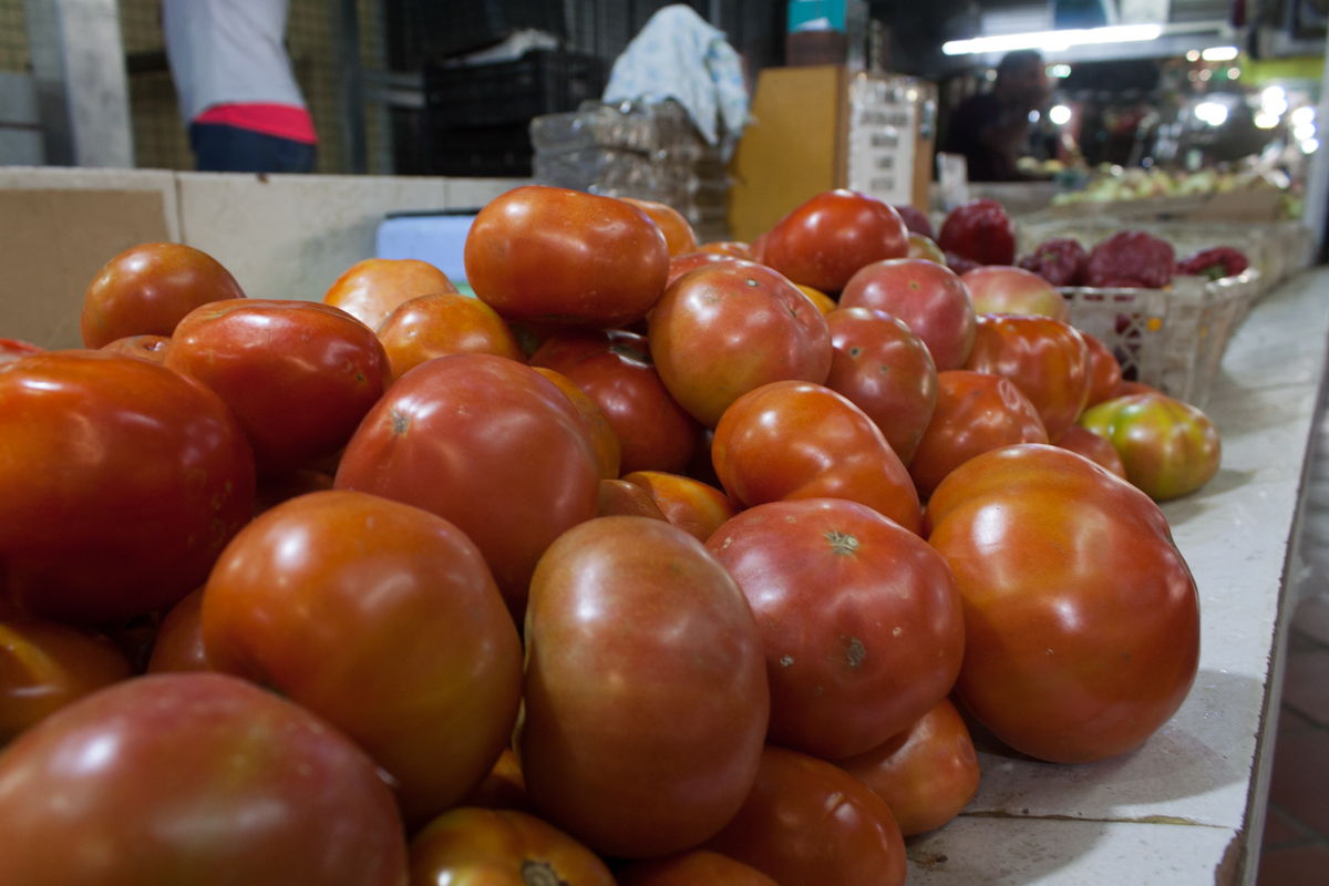 Precio del kilo de tomate llega a Bs. 5.000.000 #MercadoGuaicaipuro