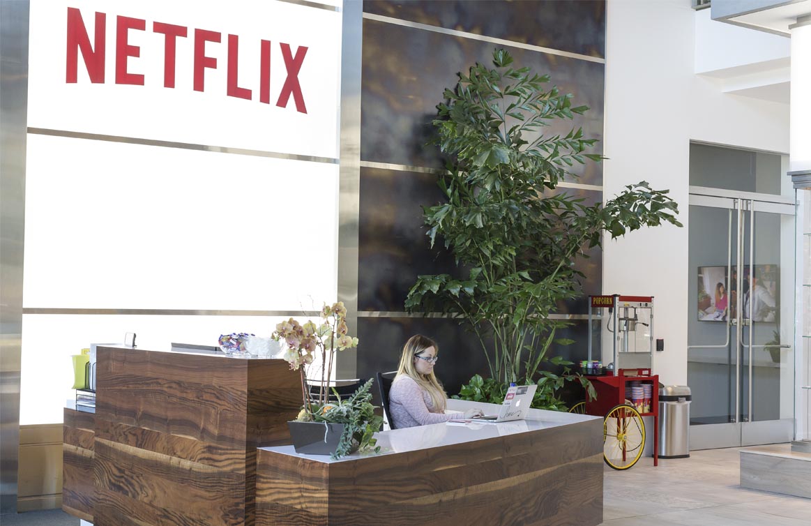 Iván Duque aplaude la apertura de oficinas de Netflix en Colombia
