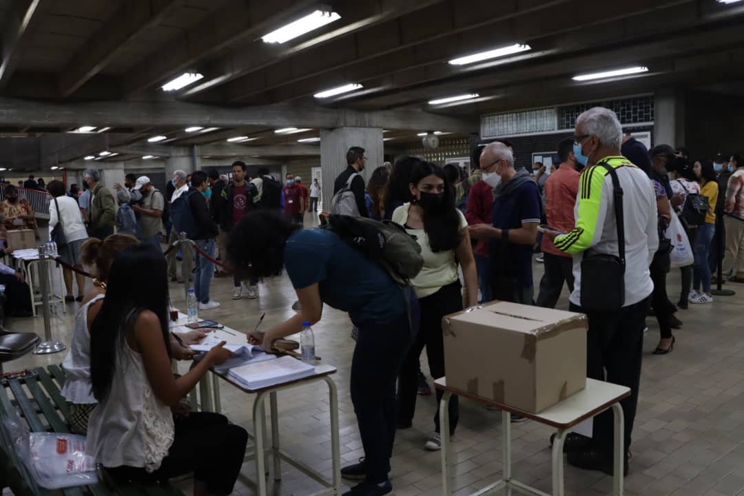 Así transcurren elecciones de egresados de la UCV