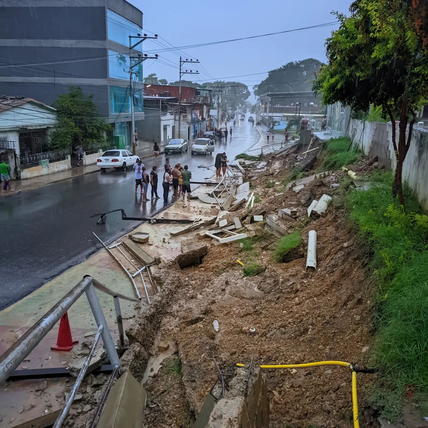 Un niño muere al quedar tapiado durante deslizamiento en Guanta este #3Nov