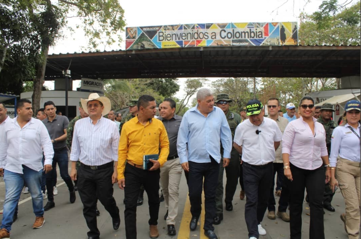 Venezuela y Colombia abren un segundo puente para el tránsito de ...