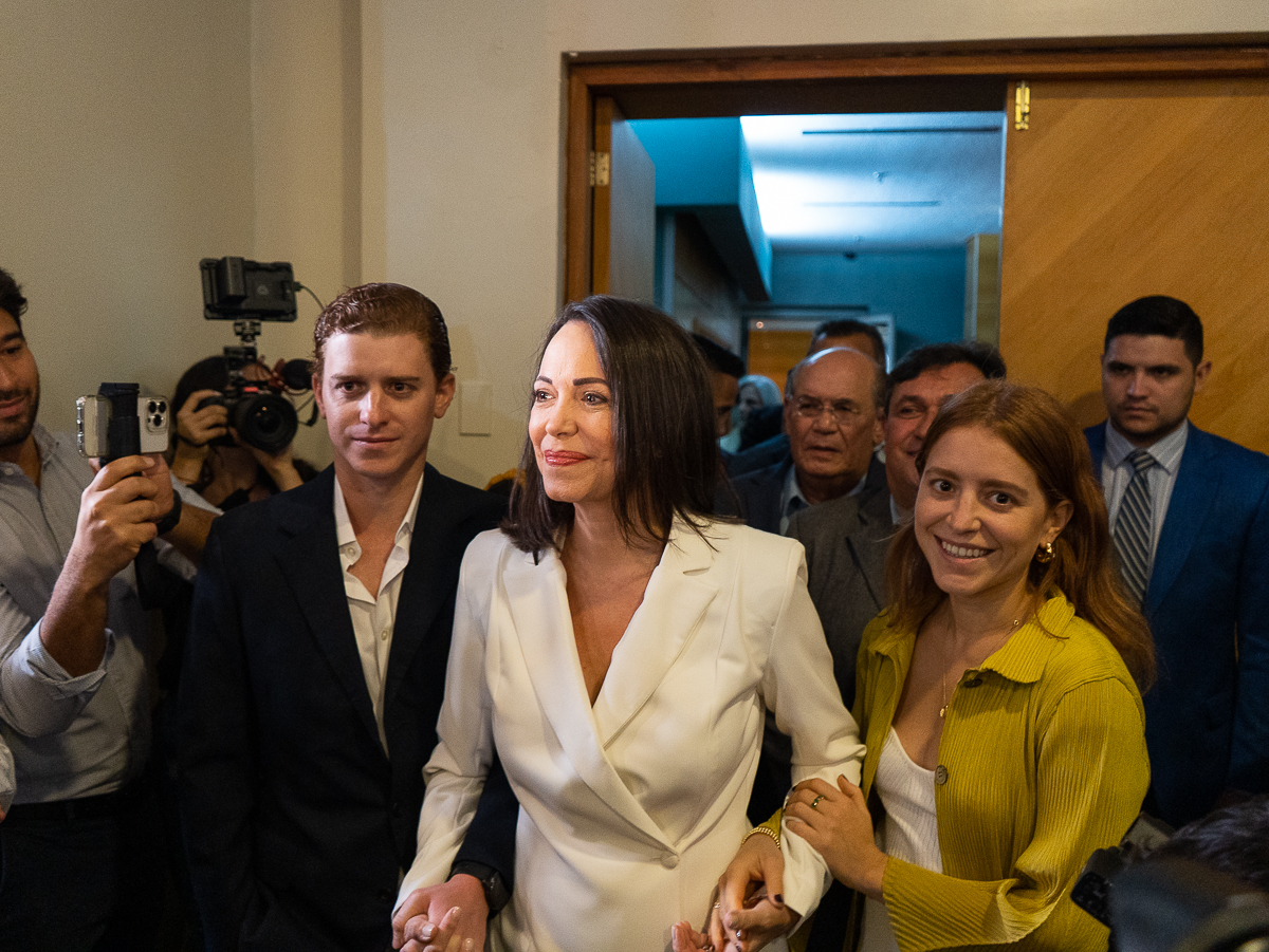 Junto a familiares y seguidores, así fue la proclamación de María ...