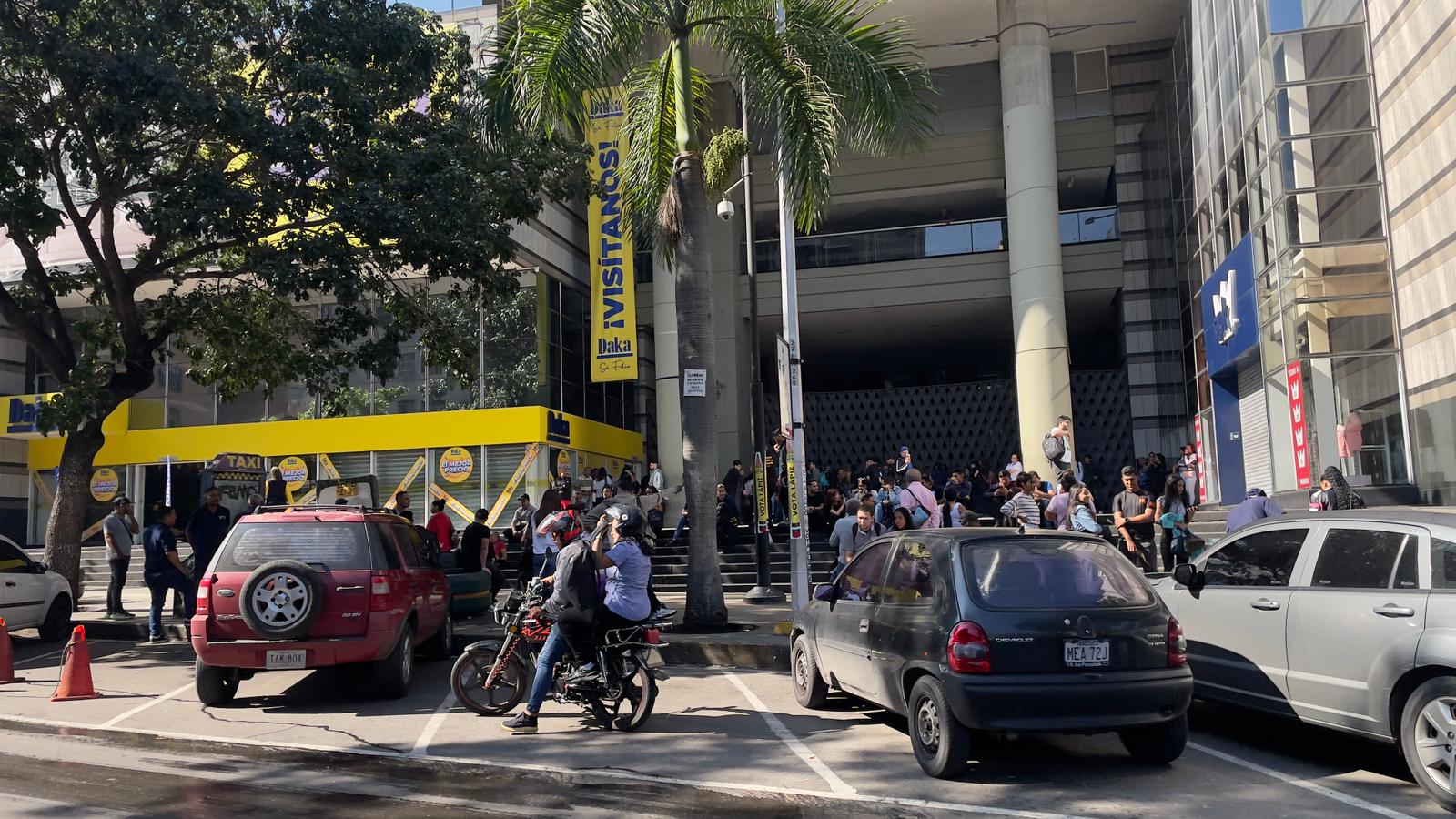 Caraqueños se enteraron en sus sitios de trabajo del apagón eléctrico