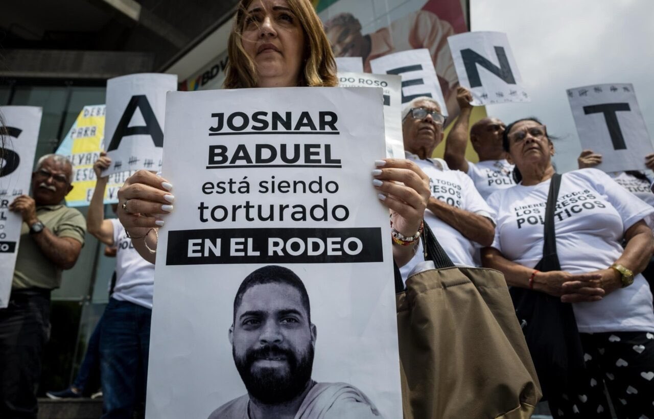 Andreína Baduel denuncia que le impidieron entregar medicinas para su hermano Josnars en El ...