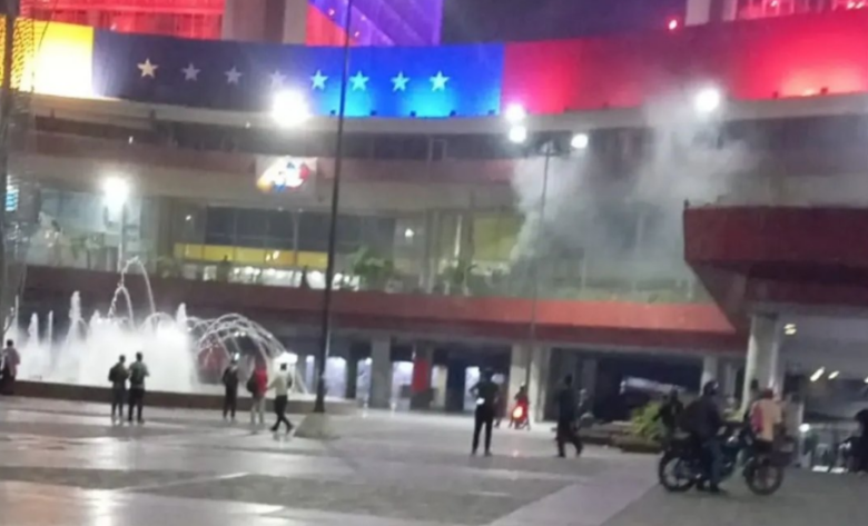 Bomberos controlan conato de incendio en el CNE - Efecto Cocuyo
